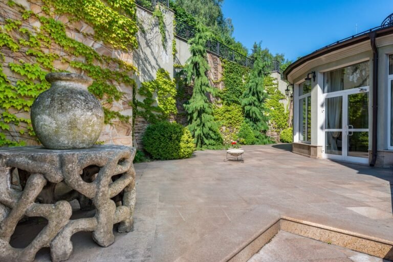 21 KEY BENEFITS OF GREEN WALLS FOR SUSTAINABLE LIVING - GO GREEN GO SMART